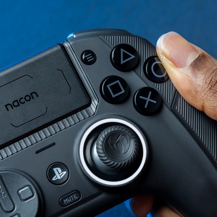 GETEST. Revolution 5 Pro: is een dure controller de moeite voor ...