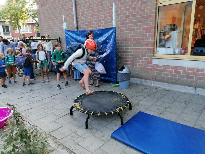 Kleuters en eerstejaars springen oude gebouw Ten Dorpe terug in ...