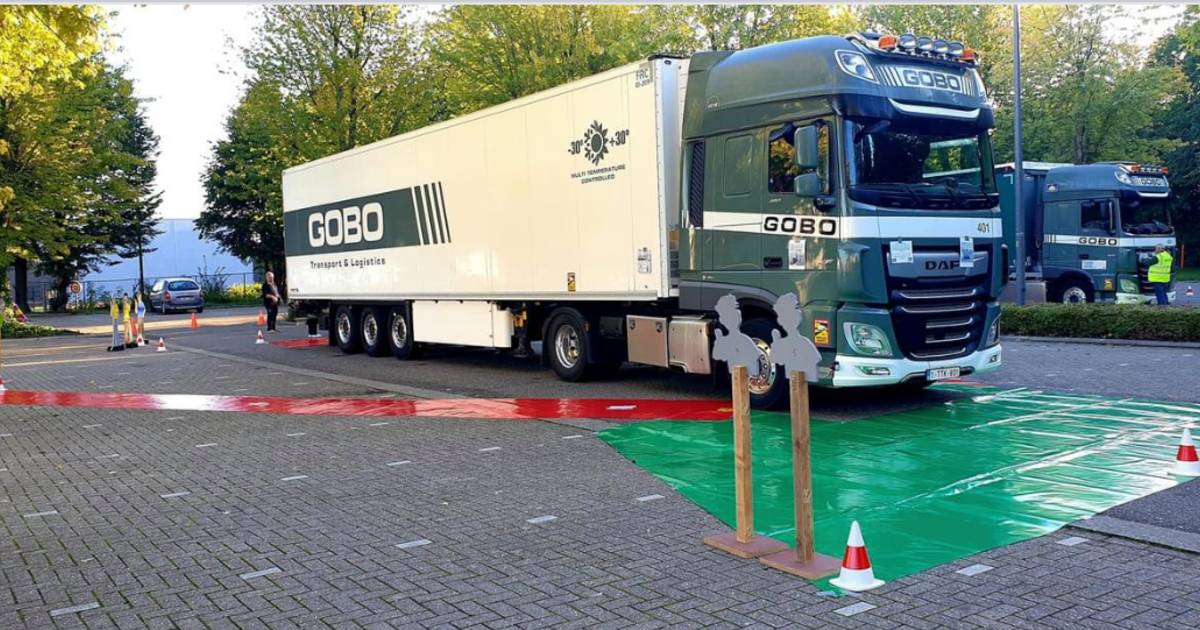 Praktijkles dode hoek moet ongevallen vermijden | Lanaken | hln.be