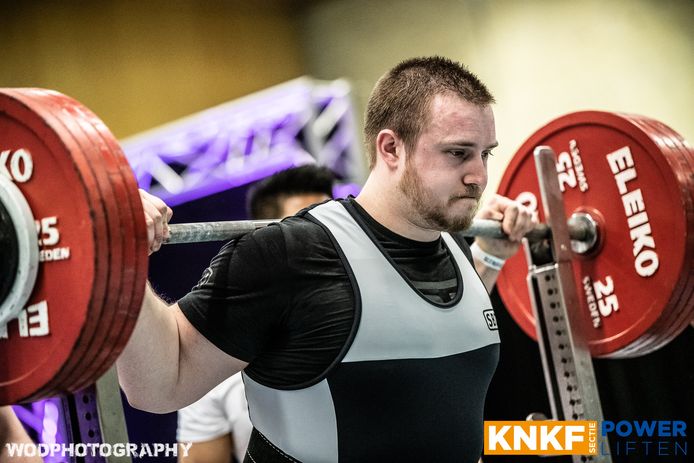 Powerlifter Tim de Vré (25) squat met gewichten van 260 kilo en wil nog ...