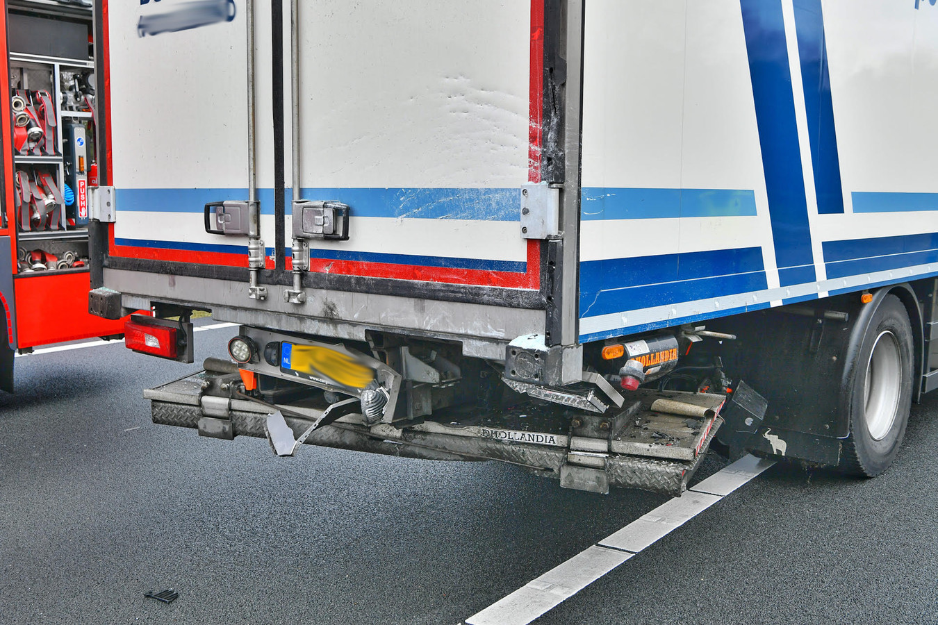 Zwaargewonde bij botsing tussen bestelbus en vrachtwagen op A67 bij Eersel | Foto | bd.nl