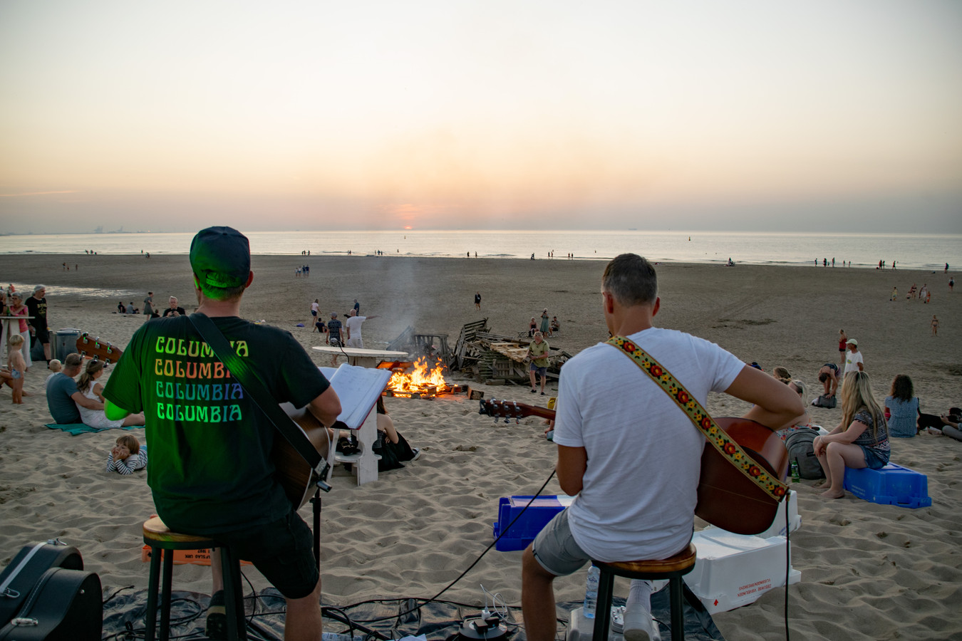 Retranchement neemt met strandkampvuur afscheid van de zomer | Foto ...