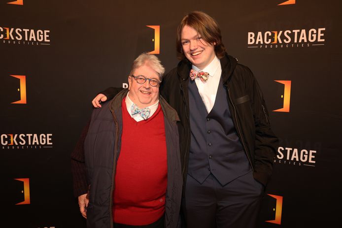 IN BEELD. Michel Van den Brande poseert met verloofde Sofie tijdens ...