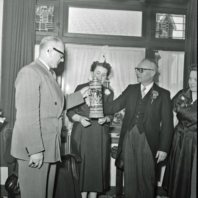 Het zilveren echtpaar Van Luyt vierde een feestje in 1953 | Eindhoven ...