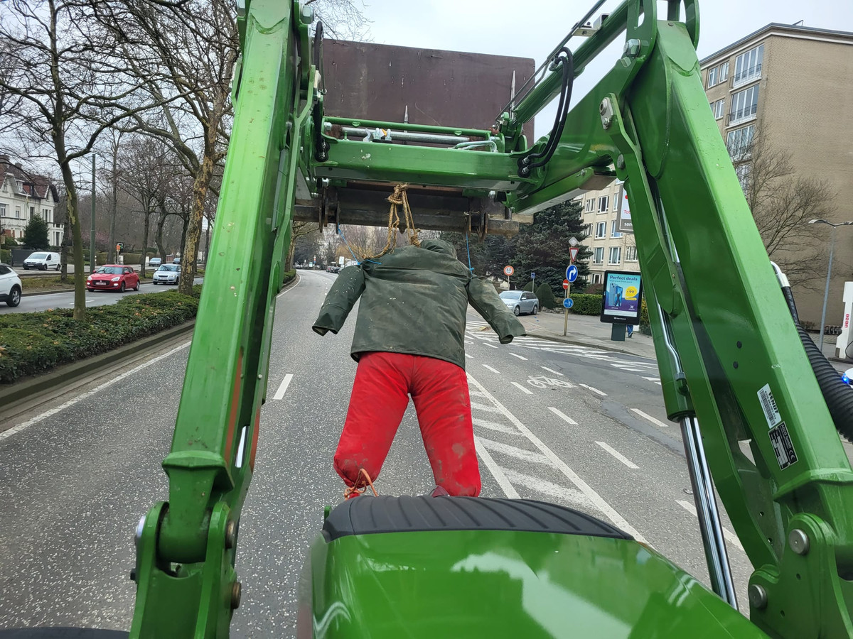 Protesterende boeren arriveren in centrum Brussel: ook kruispunt aan ...