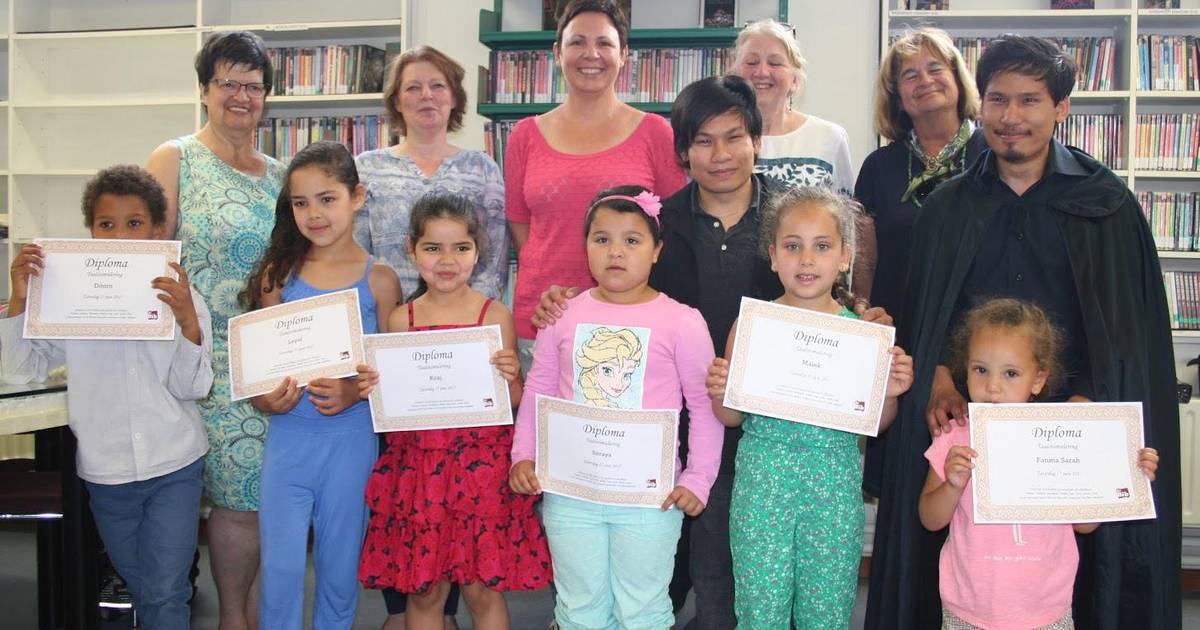 Kinderen ontvangen leesdiploma | Maaseik | hln.be