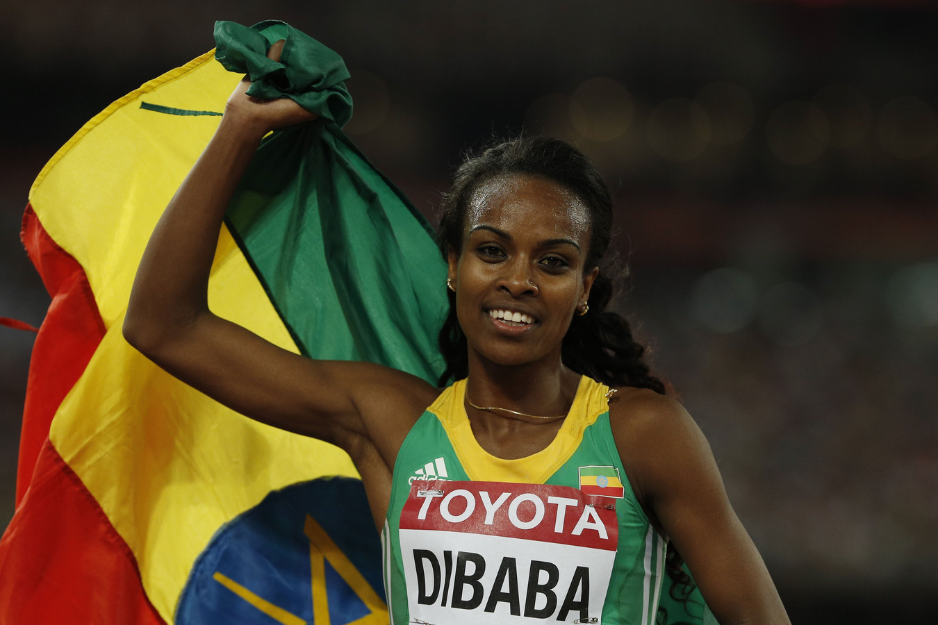 Dibaba verbreekt 26 jaar oud indoorwereldrecord op de mijl | Foto | hln.be