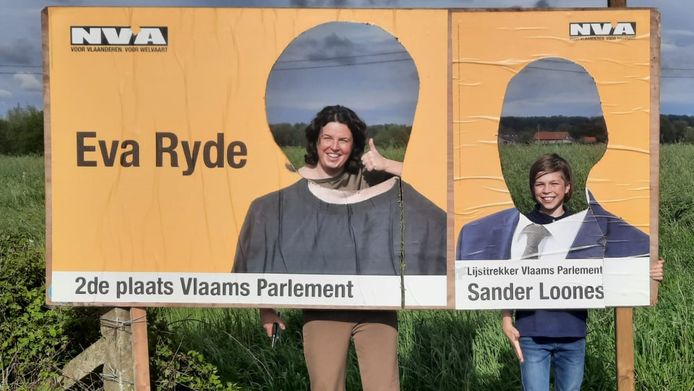 Vandaal zaagt hoofd af op verkiezingsbord maar N-VA-kandidate Eva heeft ...