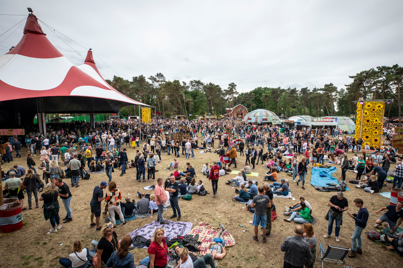 Nieuwe normaal op festivals? Dauwpop stopt volledig met plastic: ‘Bij ...