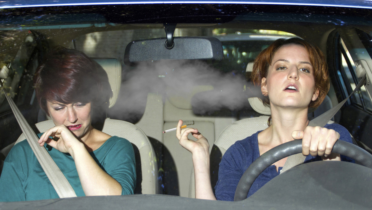 Zo gevaarlijk is passief roken | De Morgen