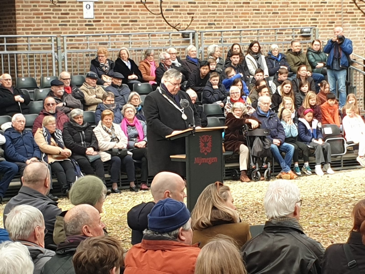 Bruls bij herdenking Nijmeegs bombardement: Denk ook aan slachtoffers ...