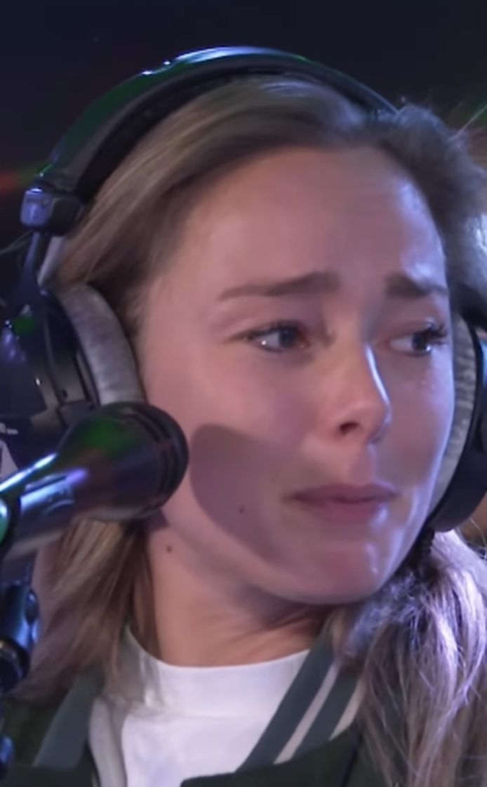 Dean Lewis nodigt zangeres Sera uit om samen op te treden na haar ... Dean Lewis nodigt zangeres Sera uit om samen op te treden na haar ...