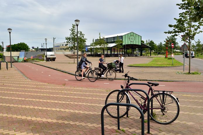 ‘Verwarrend’: Ook bij station Waddinxveen Triangel hangen de borden ...