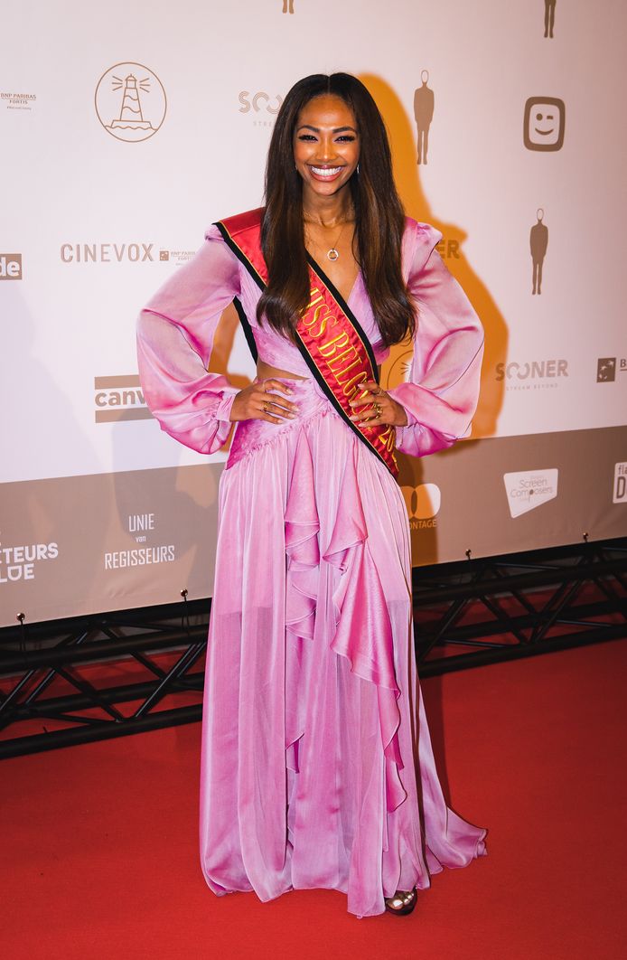 IN BEELD. Veel bekend en schoon volk op rode loper Ensors | Showbizz ...