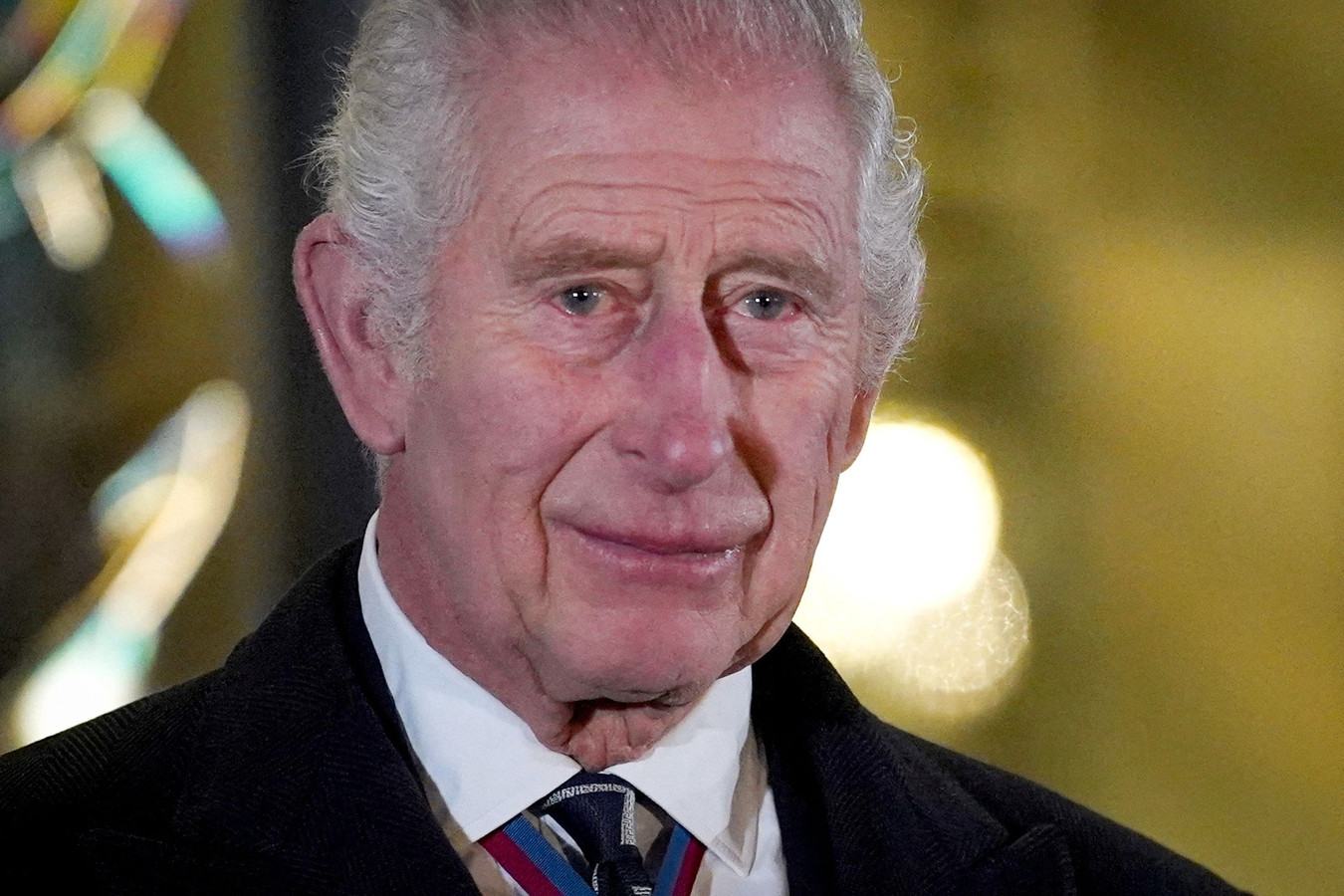 Le roi Charles III au bord des larmes lors d’un hommage à ses parents ...
