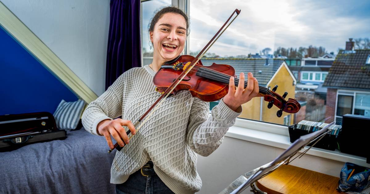 Jedidja (17) bewaart seks voor de ware: ‘Ik denk dat ik later wel een ...