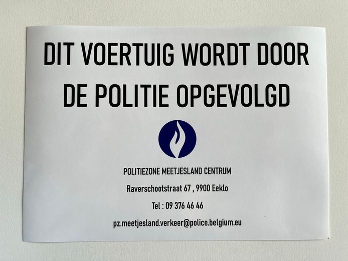 Politie plakt stickers op achtergelaten voertuigen | Eeklo | hln.be