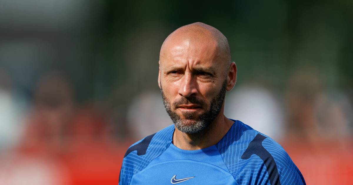 Aleksandar Rankovic voorlopig voor de groep bij FC Utrecht na breuk met ...