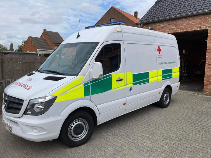 Nieuwe ambulance voor Rode Kruis Herenthout | Herenthout | hln.be