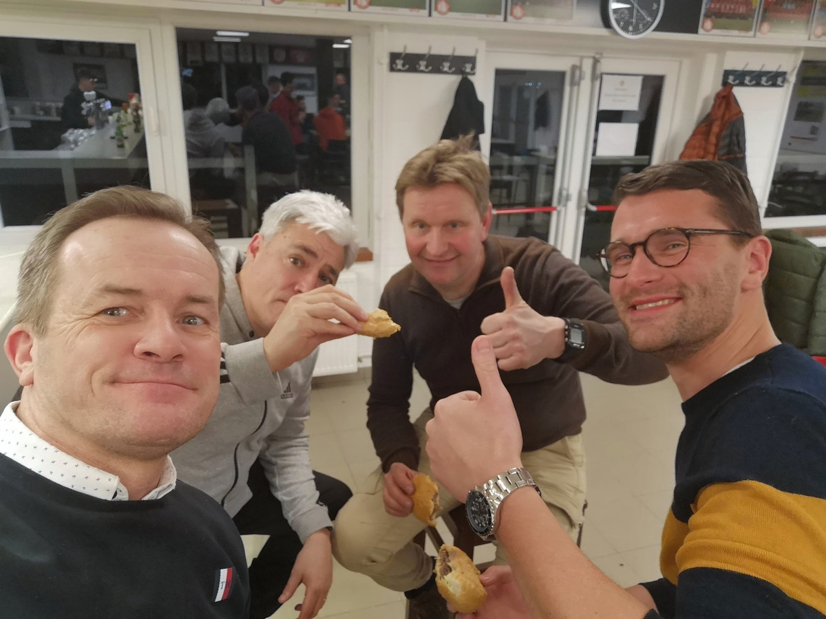 LEVENSVERHAAL. Voetbalwereld in diepe rouw door overlijden van ...