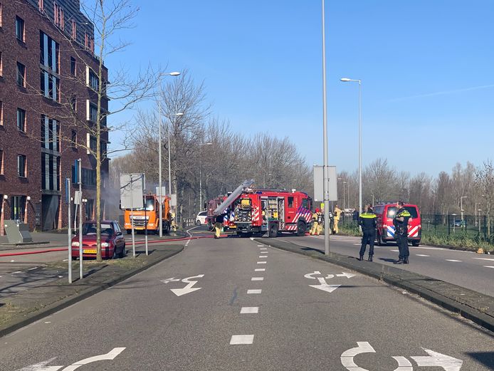 IJdoornlaan in Noord weer open na brand in vuilniswagen | Amsterdam | AD.nl