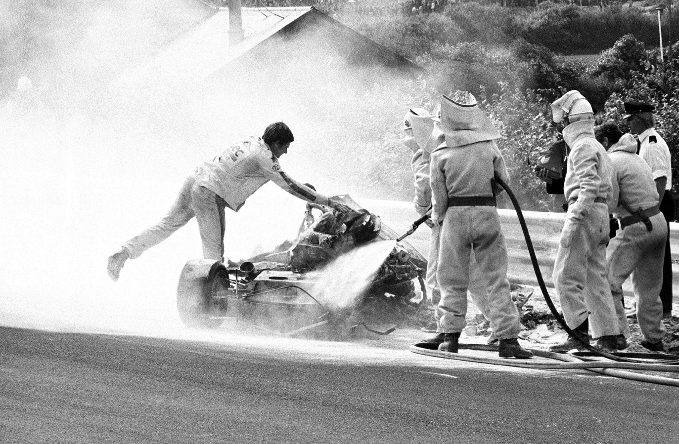 Waarom autoracen zo fascineert? ‘Iemand zoekt grenzen op in rijdende ...