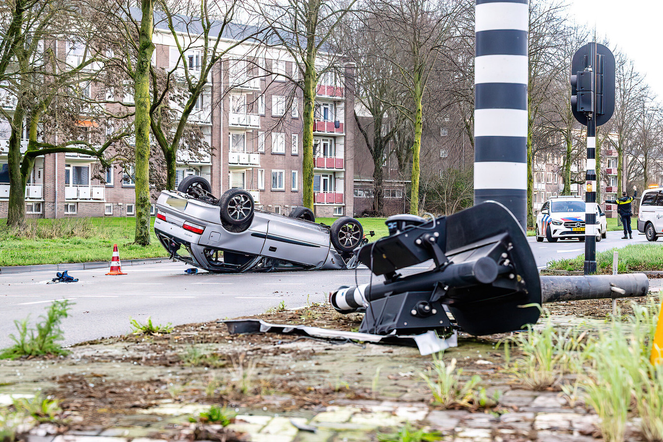 Automobilist veroorzaakt ravage in Tilburg en slaat op de vlucht | Foto ... Automobilist veroorzaakt ravage in Tilburg en slaat op de vlucht | Foto ...