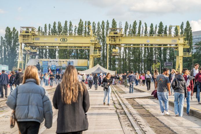 Studenten zetten academiejaar feestelijk in tijdens StuDay op Spoor Oost | Antwerpen | hln.be