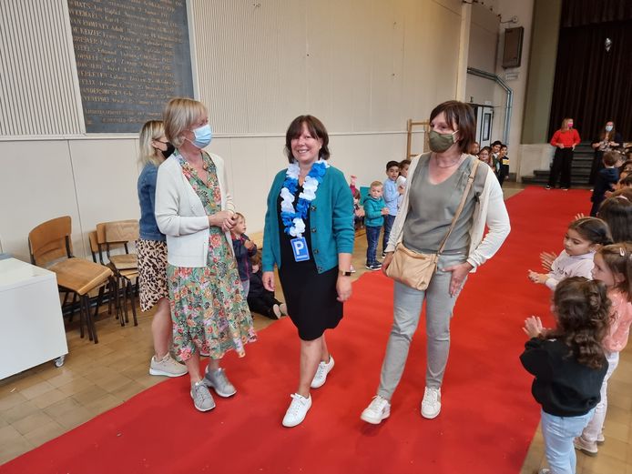 Wegwijzer neemt na 38 jaar afscheid van jarige juf Greet (62): “Start ...