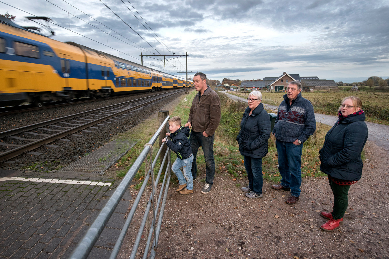 Week geen treinverkeer tijdens megaklus aan Rhedens spoor: ‘Complex ...