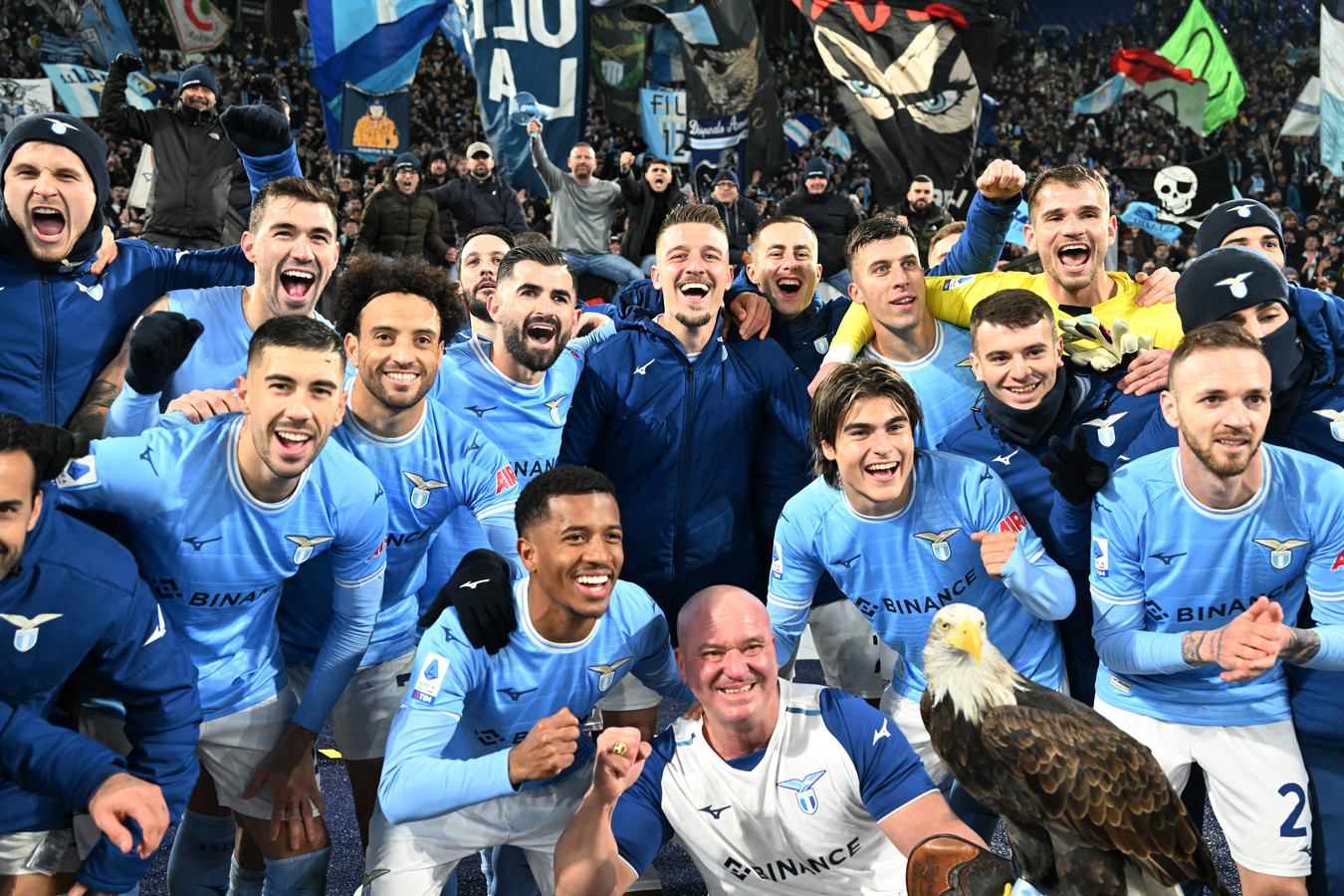 Napoli kan kampioenschap al bijna ruiken: Lazio maakt gehakt van AC ...