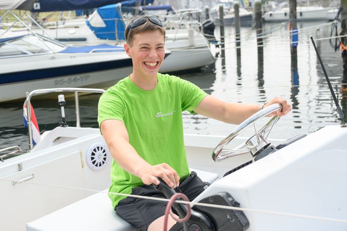 Met de stroming mee, kan de boot van Jonah net iets harder dan ...