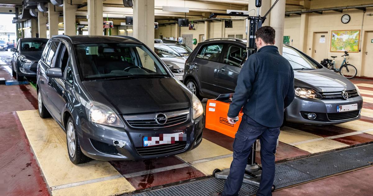 Wie zijn auto wil laten keuren moet in Vlaanderen gemiddeld 38 dagen ...