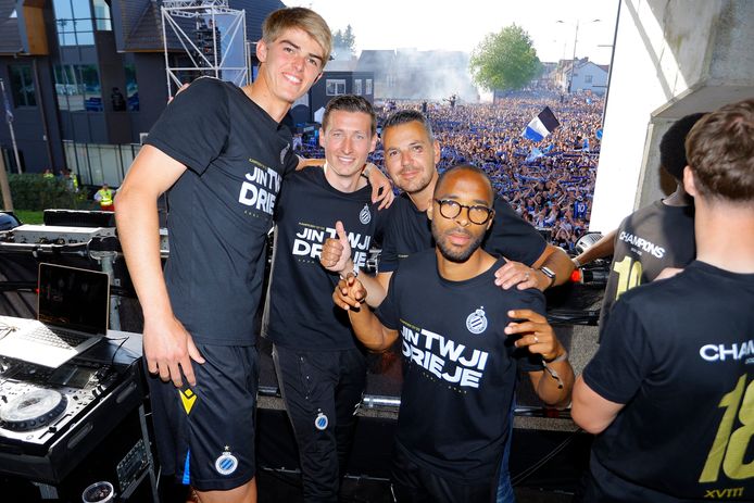 BEKIJK. Brugse spelers vieren titel met fans, die nadien verder feesten ...