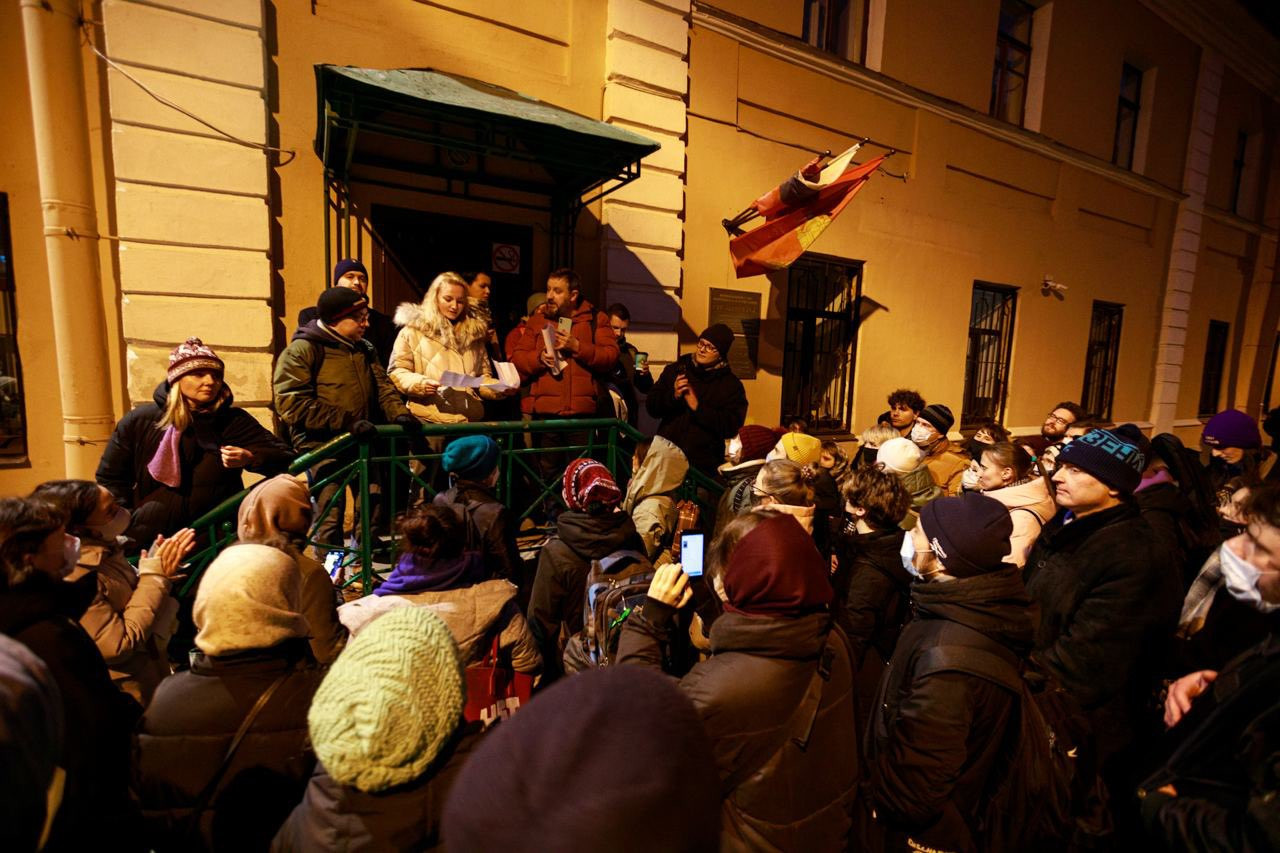 EXCLUSIEF. Wij spraken met Russisch gemeenteraadslid dat ontslag Poetin ...