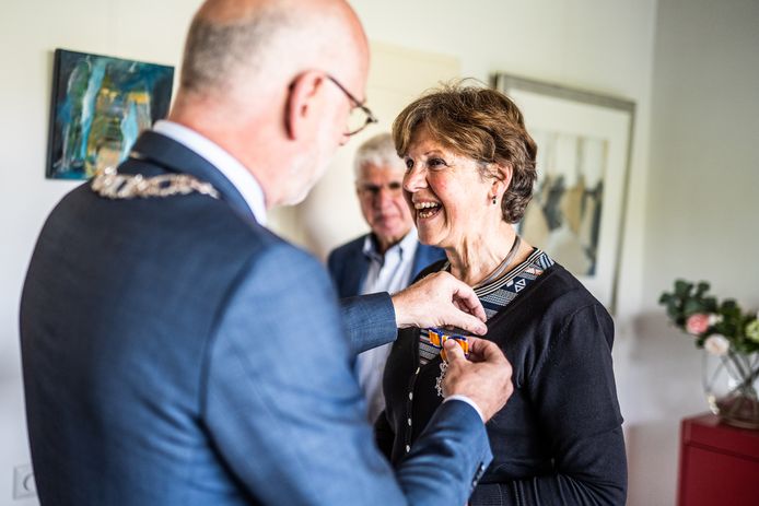 Lintjesregen in Rheden: vier inwoners ontvangen koninklijke ...