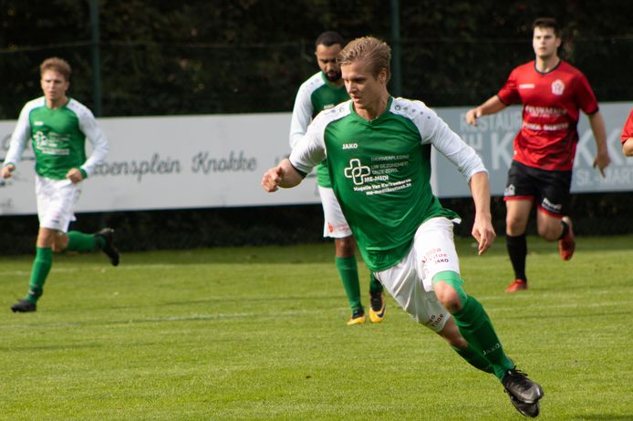 Klaus Praet (Sint-Denijs) beslist derby tegen Mariakerke met twee goals ...