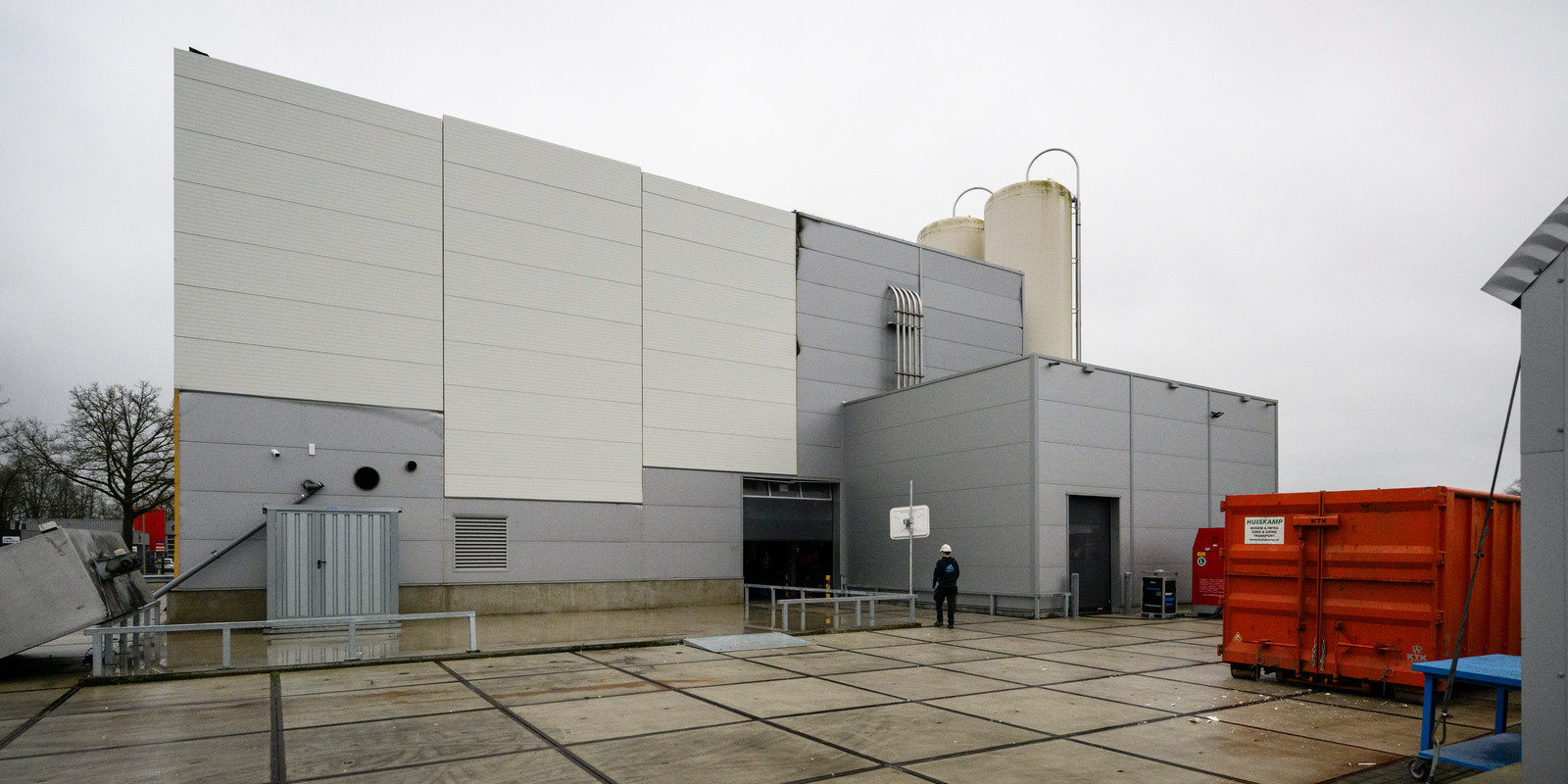 Binnenkijken op plek des onheils: zo ziet fabriek in Enschede er uit na explosie | Foto | AD.nl