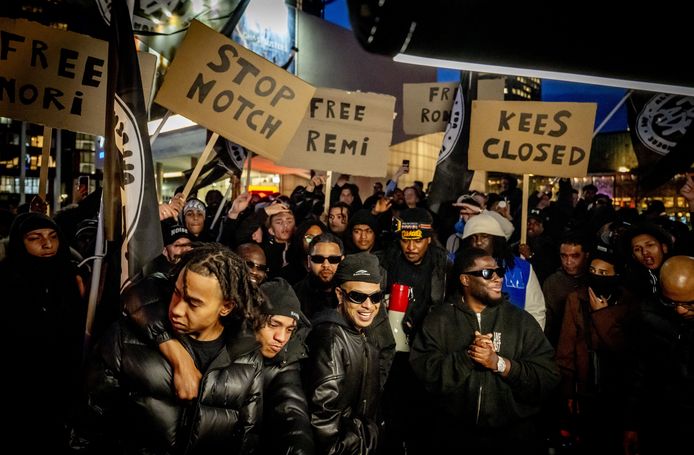 Nederlandse rapper Ronnie Flex organiseert protestactie tegen ...