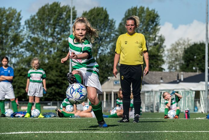 ‘Licht sportpark De Elskens kan nog niet helemaal uit’ | Oosterhout ...