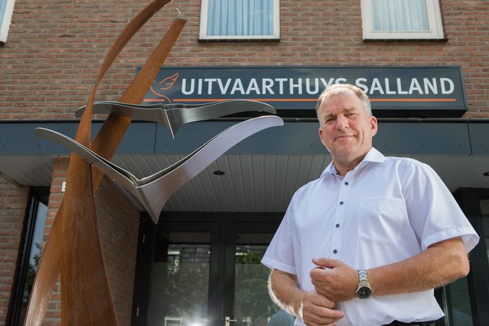 Uitvaartverzorger Alfons van Breen is uitgeroepen tot Haarles ...