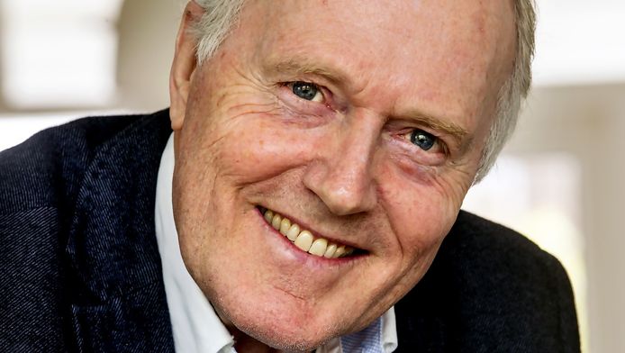 Acteur Peter Tuinman doneert dierbaar kannetje aan monument | Show | AD.nl