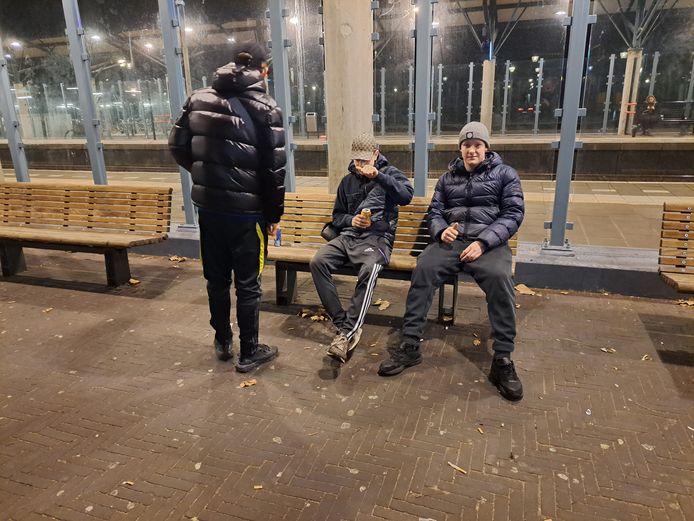 Brandevoortse hangjeugd wil niet dat ‘ze’ meteen de politie bellen ...