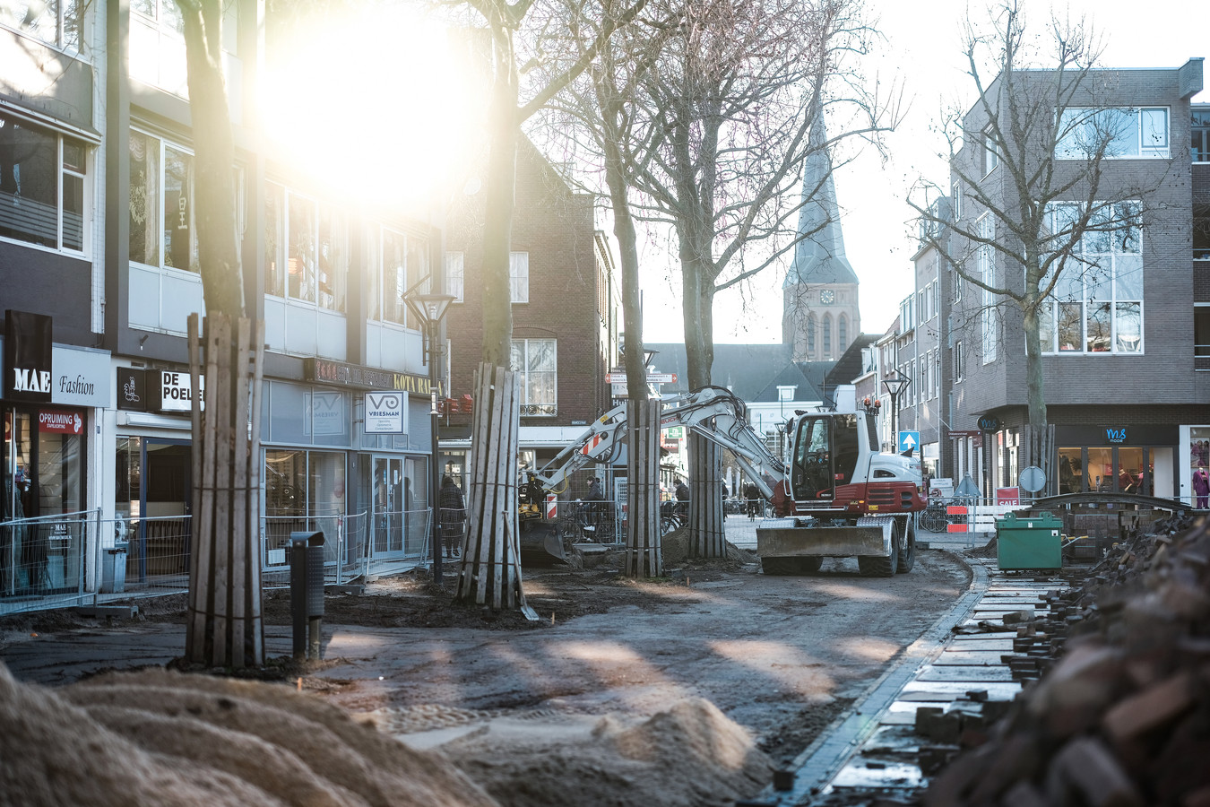 Passen en meten in het centrum van Zevenaar; nieuw Raadhuisplein krijgt ...