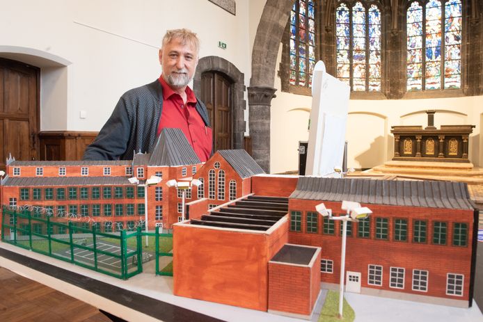 Reversible: gevangenisdirecteur Hans Claus stelt tentoon op drie ...