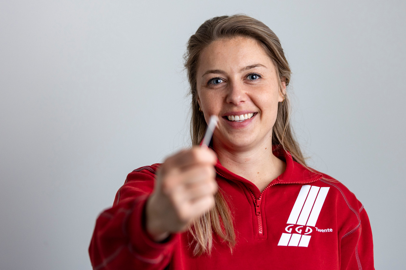 Mirjam (28) uit Borne weet na 2,5 jaar coronatesten alles van de neus ...