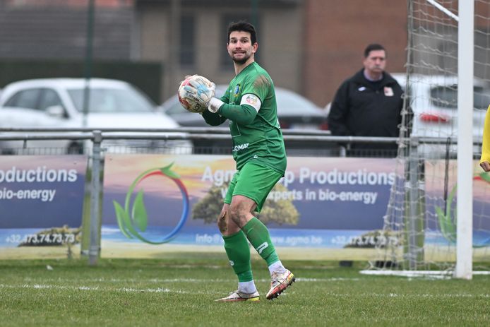 Doelman Martin Vandervorst pakt gouden punt voor Pepingen-Halle in ...