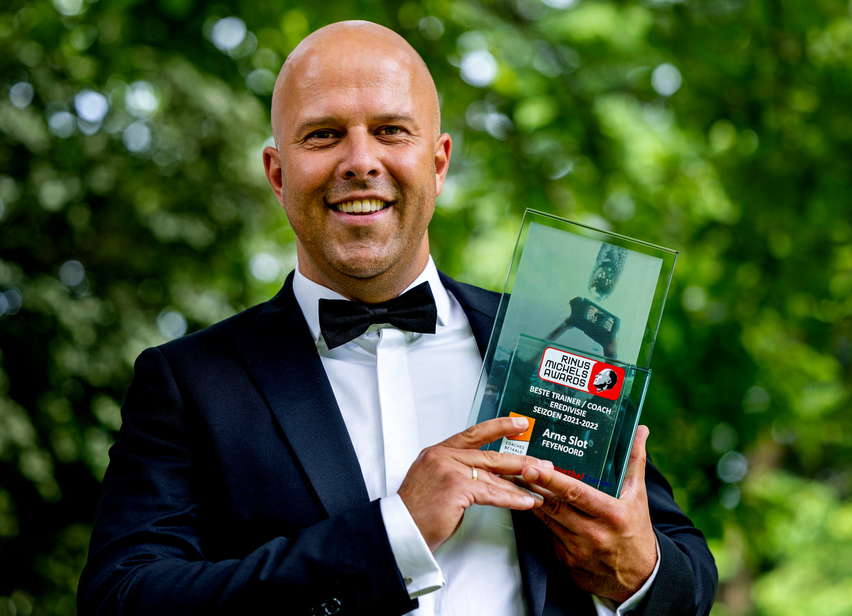 Arne Slot Volgt Erik Ten Hag Op Als Beste Coach Na Europees Droomseizoen Met Feyenoord Foto