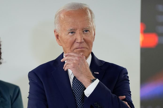 Amerikaans parlementslid roept Joe Biden op zich terug te trekken als ...