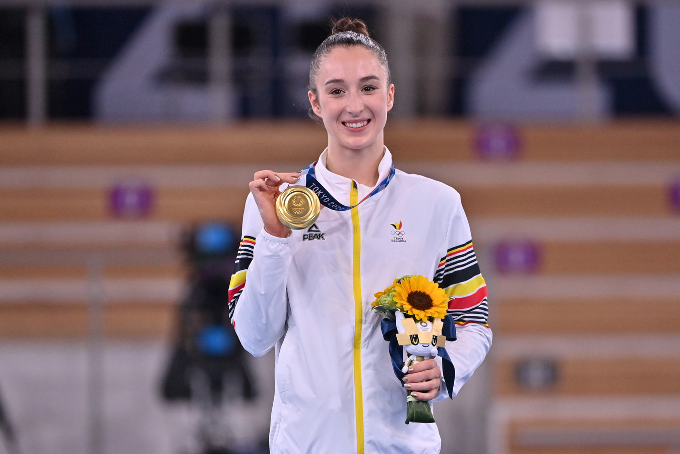 GOUD! Nina Derwael, die goud voelde aankomen, kroont zich tot olympisch ... GOUD! Nina Derwael, die goud voelde aankomen, kroont zich tot olympisch ...